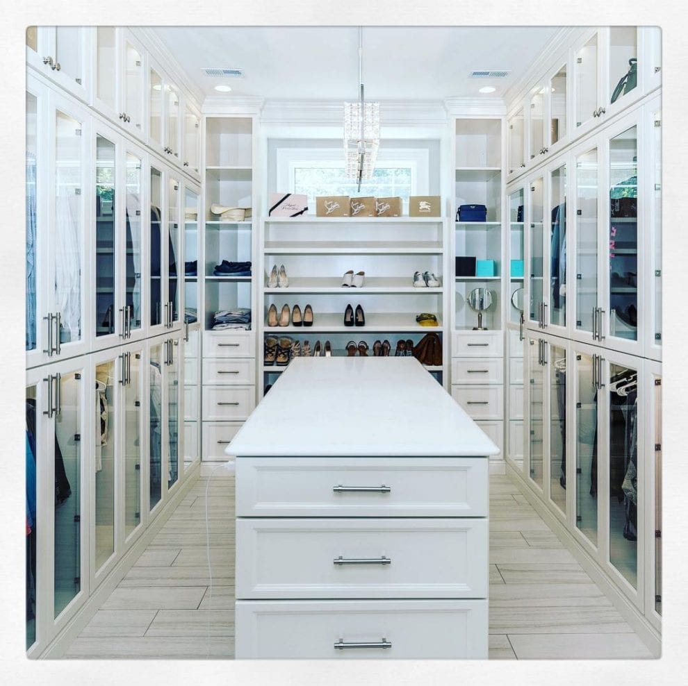 Closet com portas: vantagens e +40 ideias excelentes! - Dicas Decor