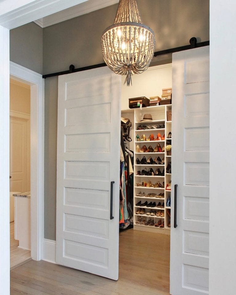 Closet com portas: vantagens e +40 ideias excelentes! - Dicas Decor