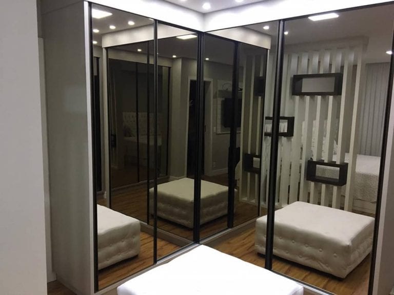 Closet com portas: vantagens e +40 ideias excelentes! - Dicas Decor