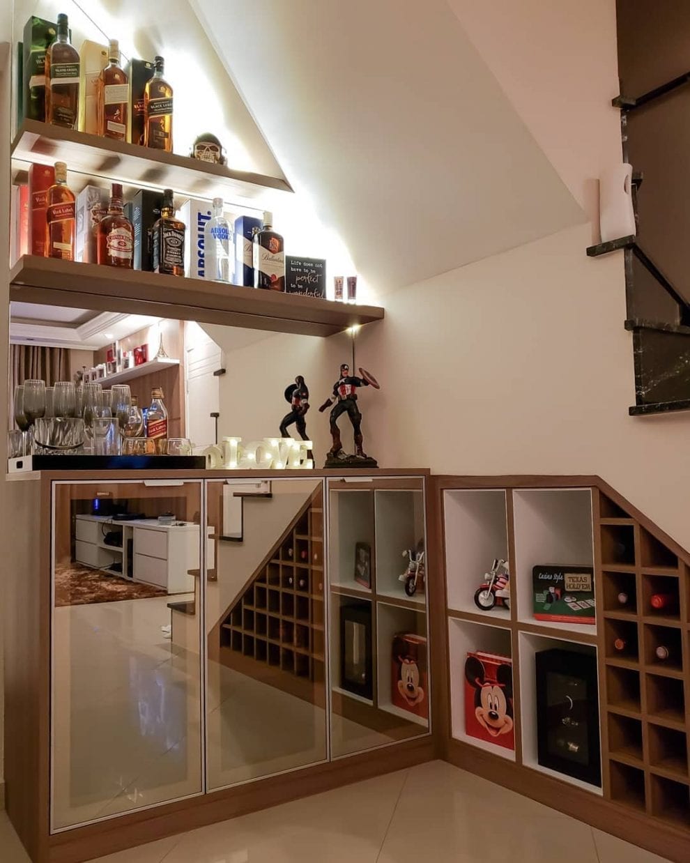 Decoração Embaixo da Escada: +30 Ideias Incríveis para Aproveitar esse ...