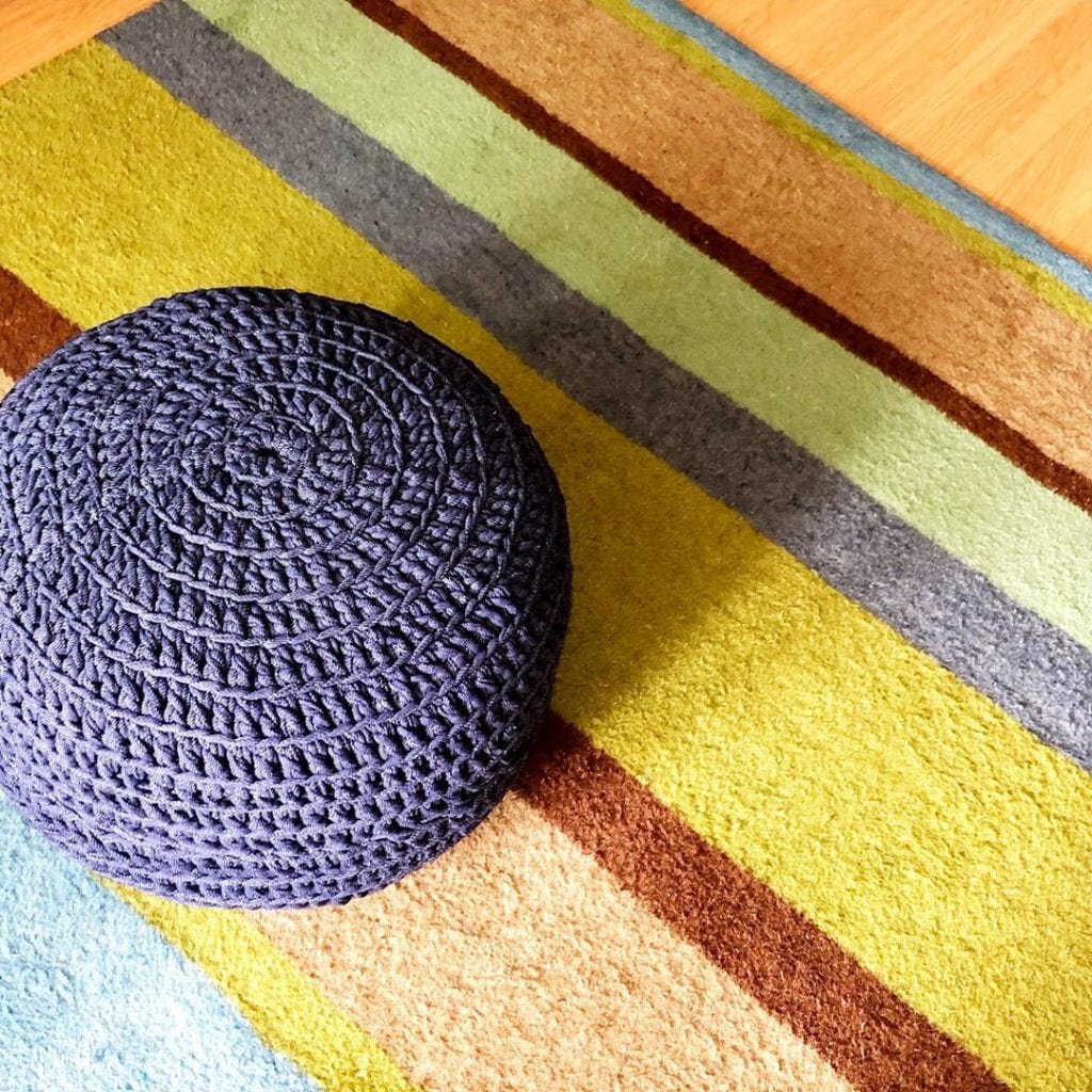 Puff de Crochê: tutoriais, como limpar e 45 modelos! - Dicas Decor