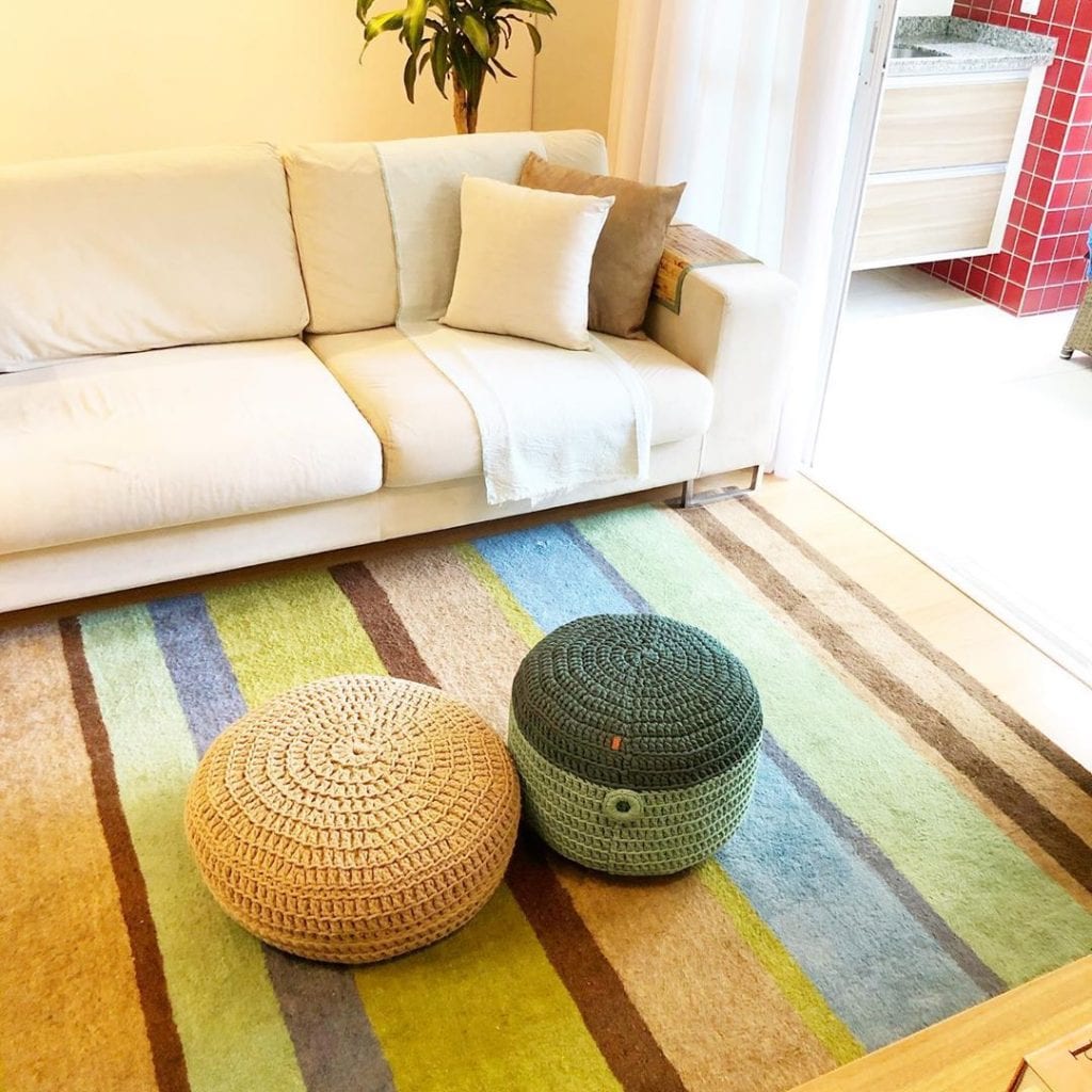 Puff de Crochê: tutoriais, como limpar e 45 modelos! - Dicas Decor